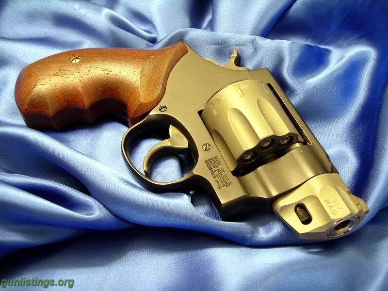 Gunlistings.org - Pistols S&W Performance Center Model 327 (357 Mag 8 Shot) Gunlistings.org - Pistols S&W Performance Center Model 327 (357 Mag 8 Shot)